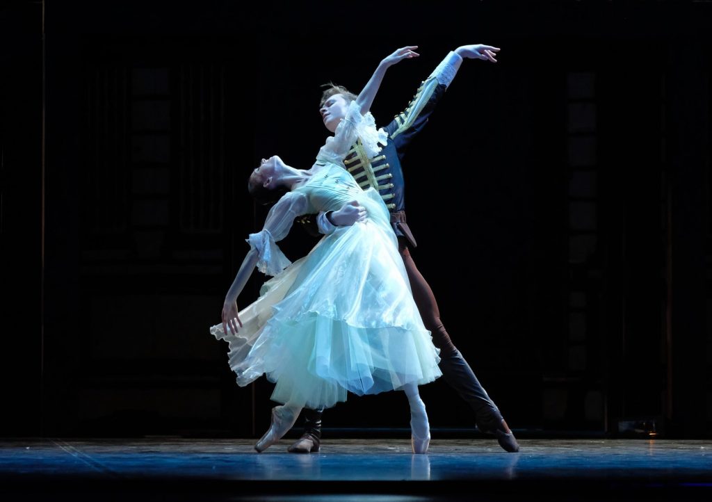 Krustosim zobenus, kliegsim Vivat! Par baletu “Trīs musketieri” – DANCE.LV