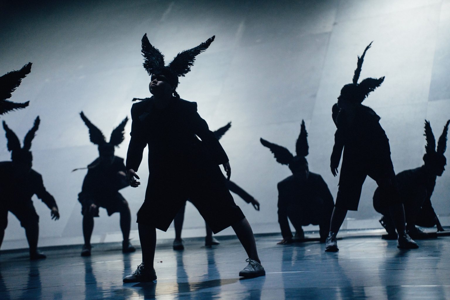 Kas? Mana mīlestība. Recenzija par mūsdienu deju izrādi “Kastaņa puslode” – DANCE.LV